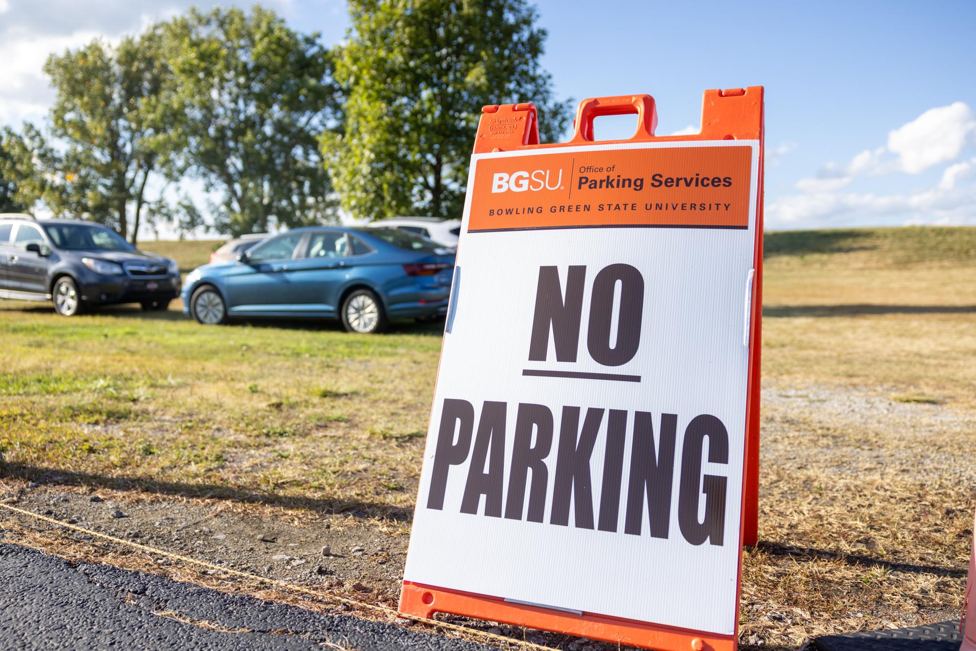 Grass parking raises concerns at BGSU – BG Falcon Media