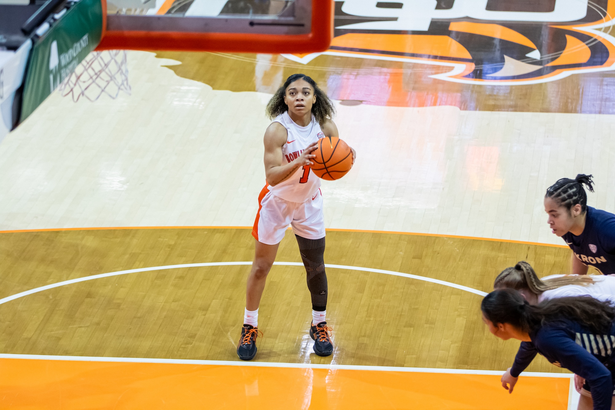 Falcons fly above Akron with help from the charity stripe – BG Falcon Media